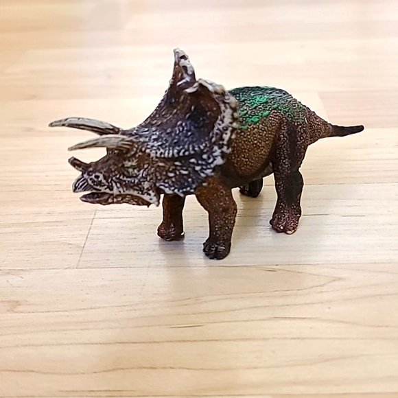 Mattel | Toys | Jurassic World Triceratops Dinosaur Figure Educational ...
